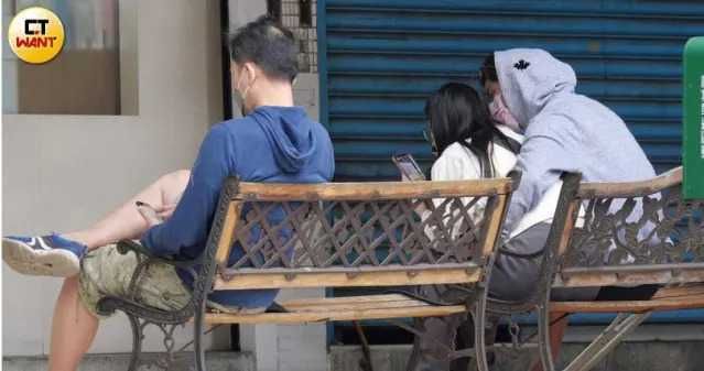 Actor Cheats On Girlfriend With Rising Singer — Caught On Video - Koreaboo