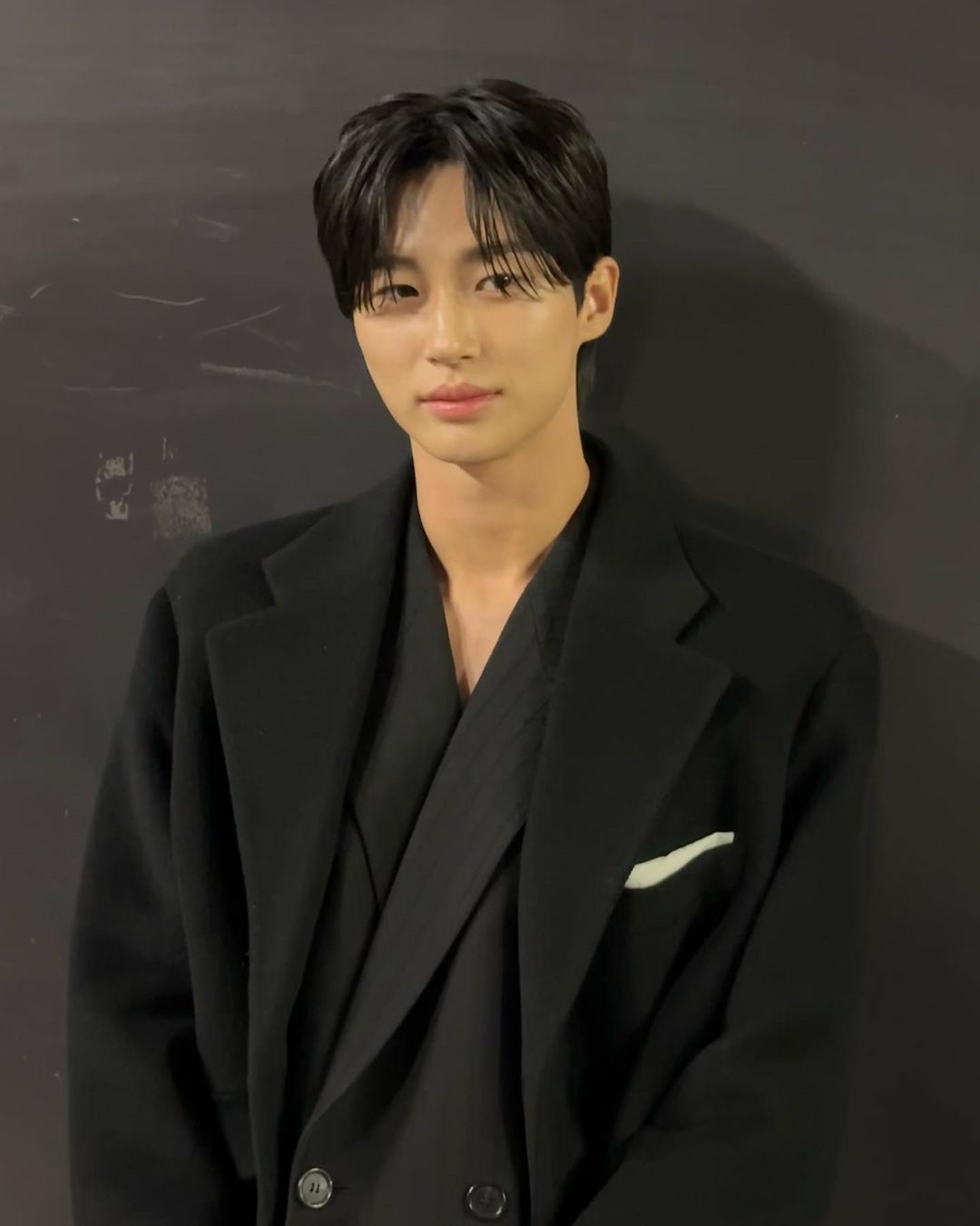 "Lovely Runner" Actor Byeon Woo Seok's Middle School Photo Has Netizens ...