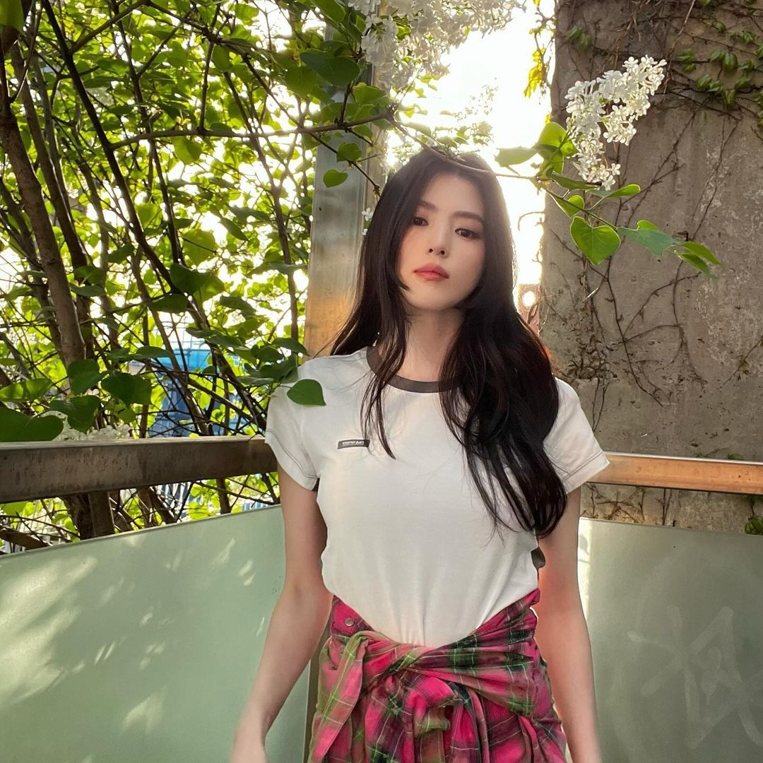 Han So Hee Has Netizens Heavily Divided After Flaunting Her "Hidden ...
