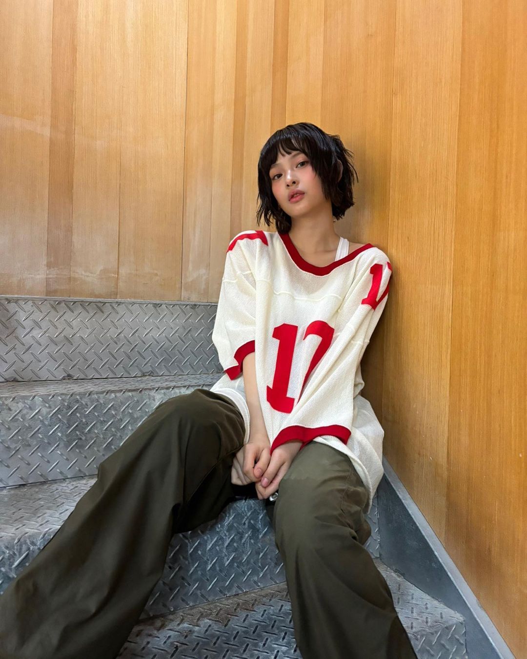 The Truth Behind NewJeans Hanni's "Stan Attractor" Short Hairstyle ...