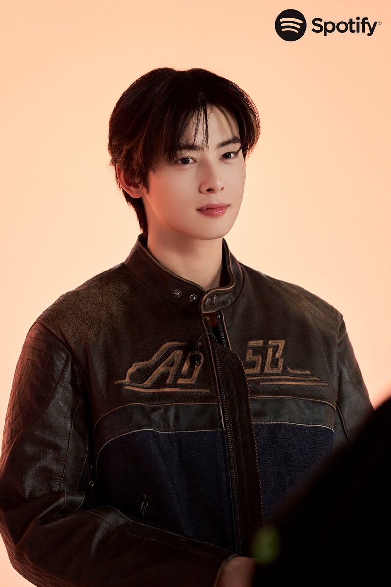 ASTRO Cha Eunwoo's Paris Fashion Week Styling Leaves Netizens Cringing ...