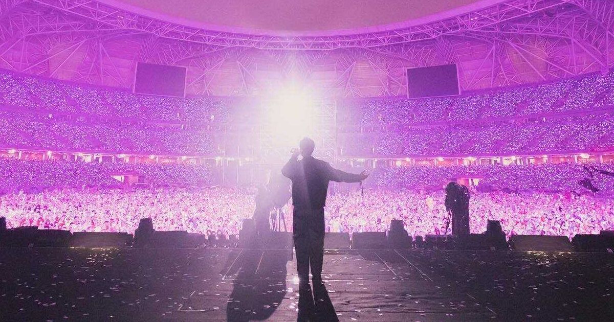 Singer's Most Expensive Concert Seats Are At The Very Back Of The Venue ...