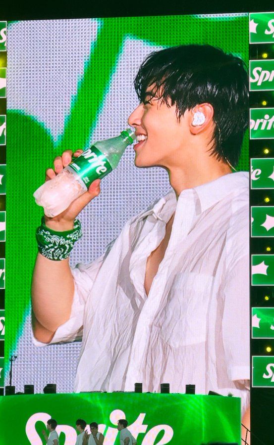 ASTRO's Cha Eunwoo Bares His Abs In Sexy "2024 Waterbomb" Performance - Koreaboo