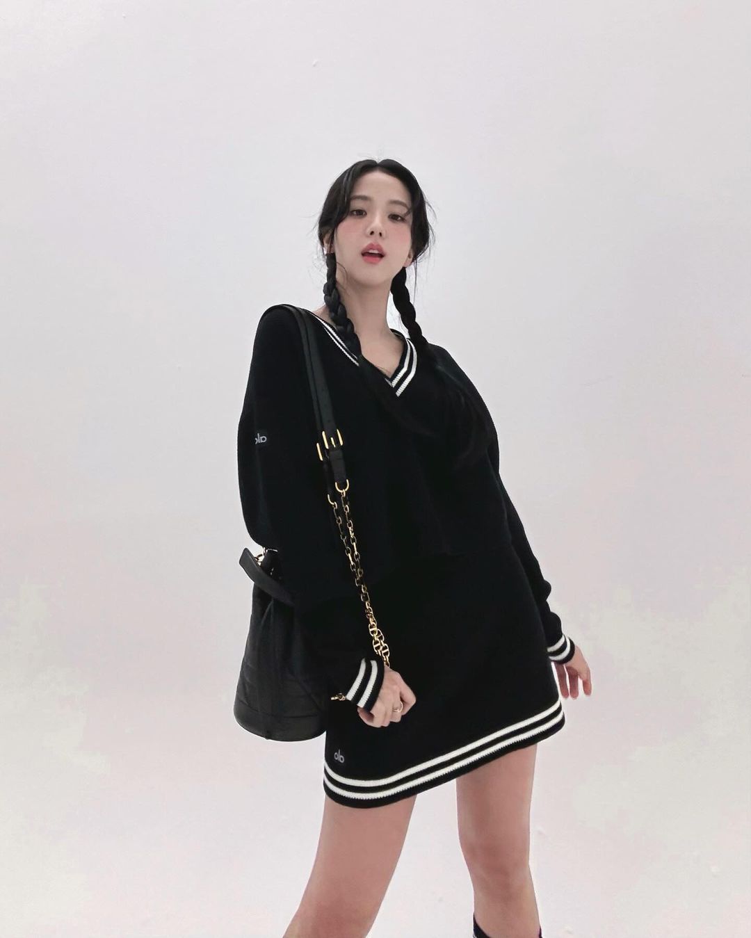 BLACKPINK's Jisoo Boasts A Toned Body And Flawless Visuals At Cartier ...