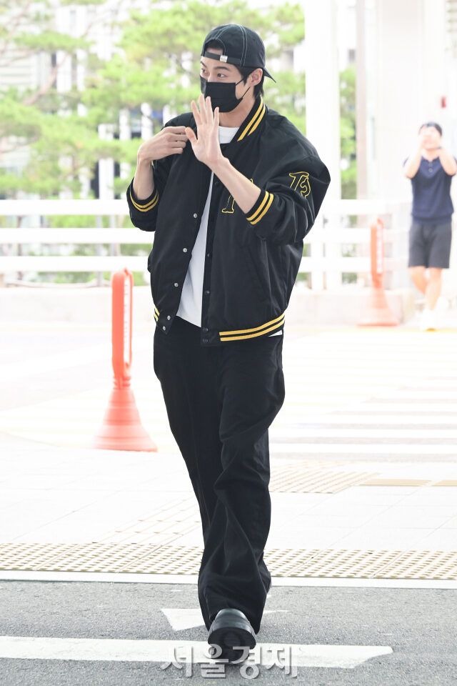 Past Video Of Byeon Woo Seok’s Departure Resurfaces Amid "Airport ...