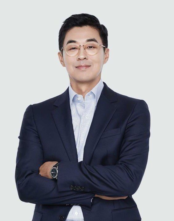 HYBE CEO Park Ji Won Confirms Resignation And Announces Successor - Koreaboo