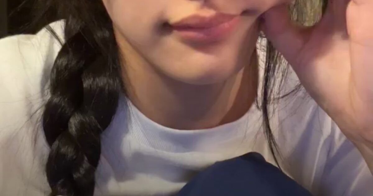 NewJeans' Minji Greets Fans Without An Ounce Of Makeup - Koreaboo