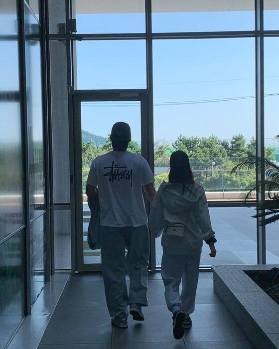 Popular Korean Star Holds Surprise Wedding With Top Athlete - Koreaboo