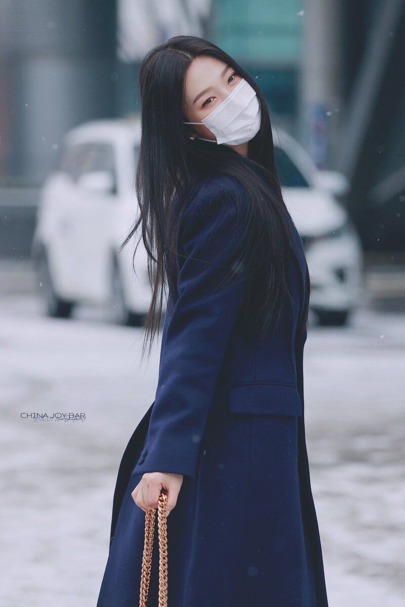 10 Times Red Velvet's Joy Turned Her Walk To Work Into Her Own Personal ...