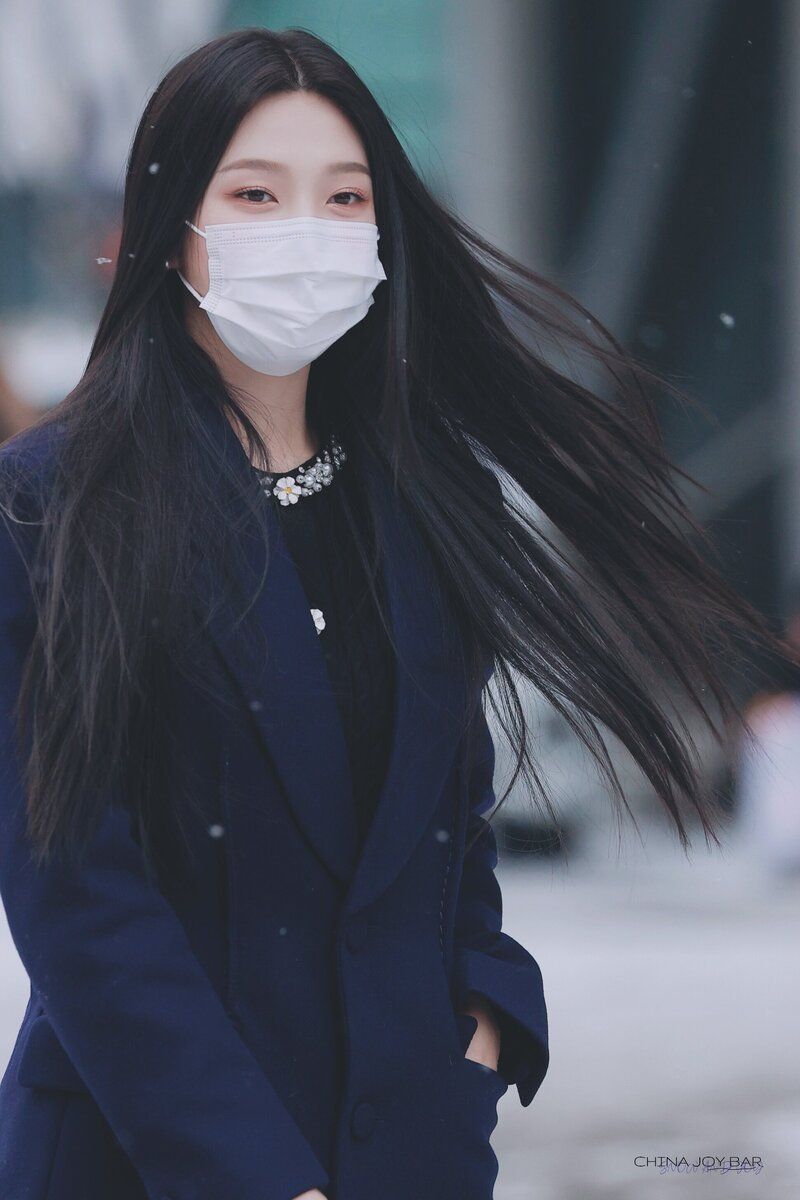 10 Times Red Velvet's Joy Turned Her Walk To Work Into Her Own Personal ...