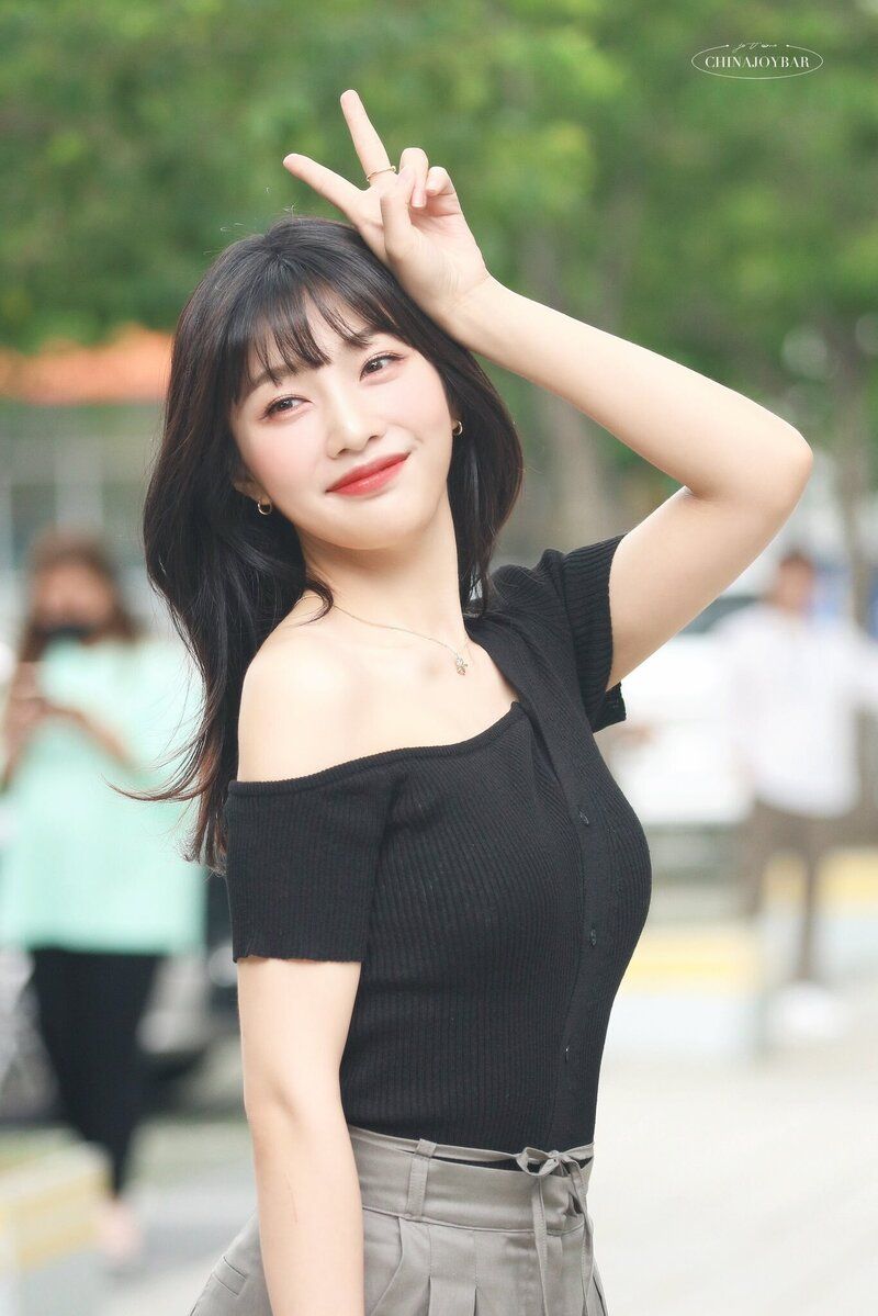 10 Times Red Velvet's Joy Turned Her Walk To Work Into Her Own Personal ...