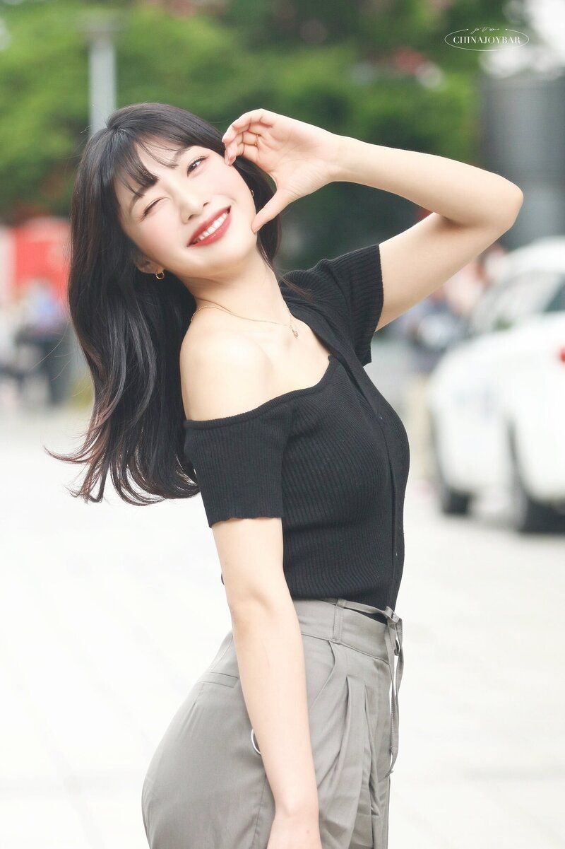 10 Times Red Velvet's Joy Turned Her Walk To Work Into Her Own Personal ...