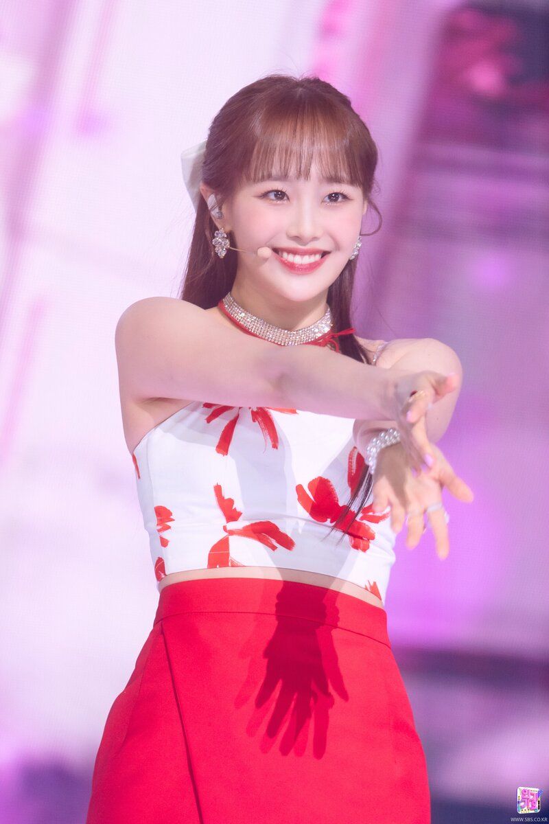 Chuu Gains Attention For Her Subtle Makeup Change That Made A ...