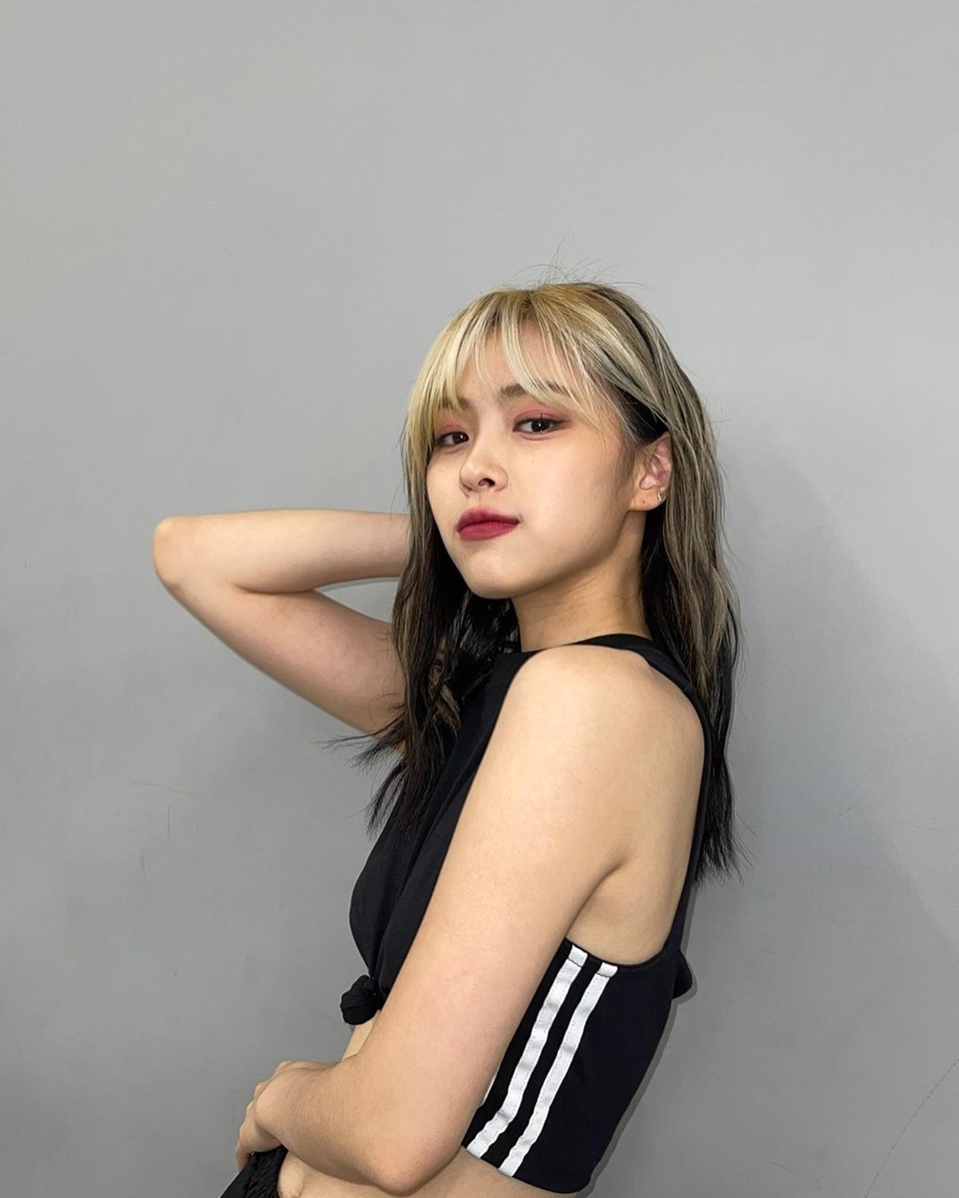ITZY’s Ryujin Shocks Fans With Her Slender Waist In New Instagram ...