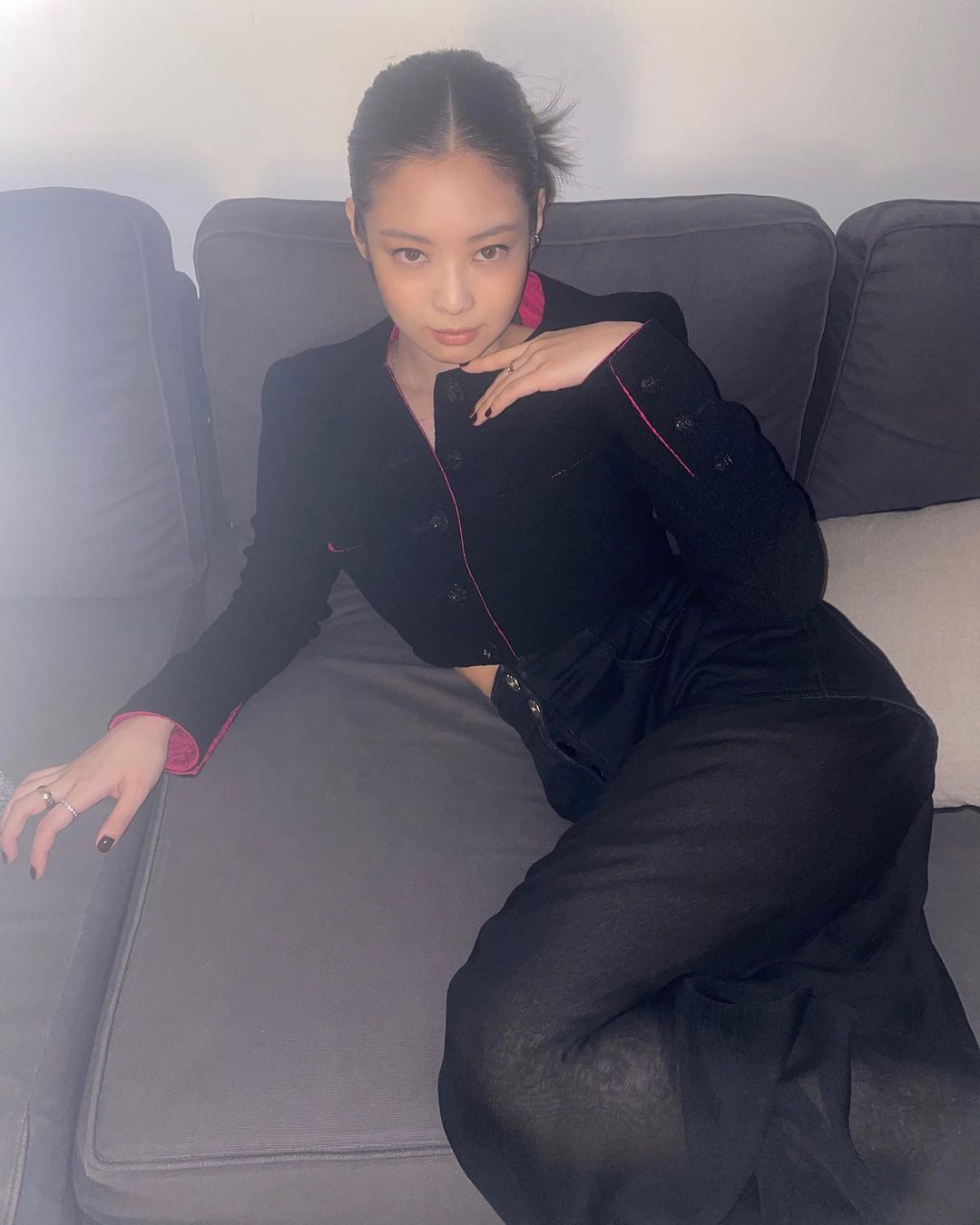 BLACKPINK's Jennie Flaunts Her Tiny Waistline And Flat Stomach In New ...