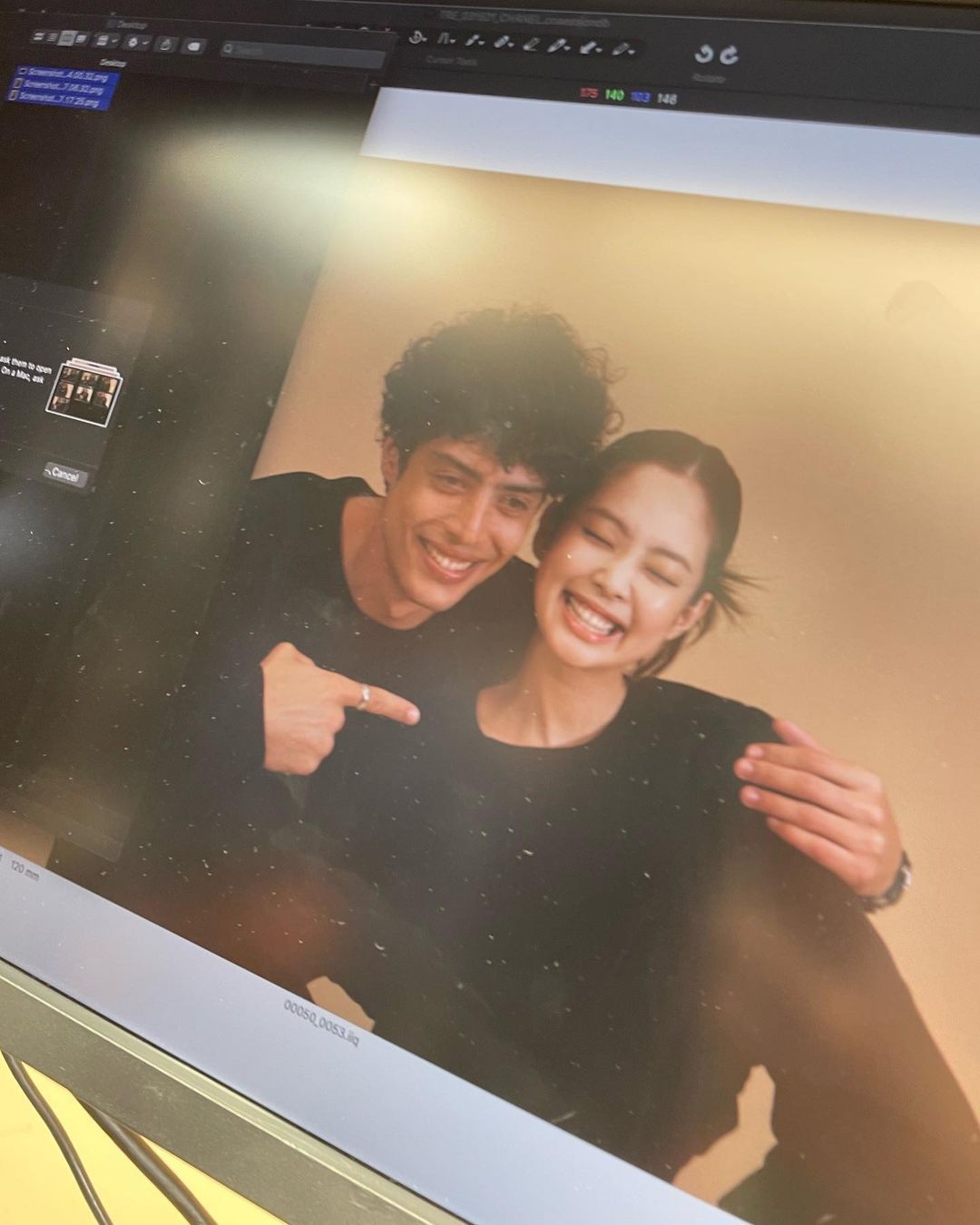 BLACKPINK's Jennie Flaunts Her Tiny Waistline And Flat Stomach In New ...