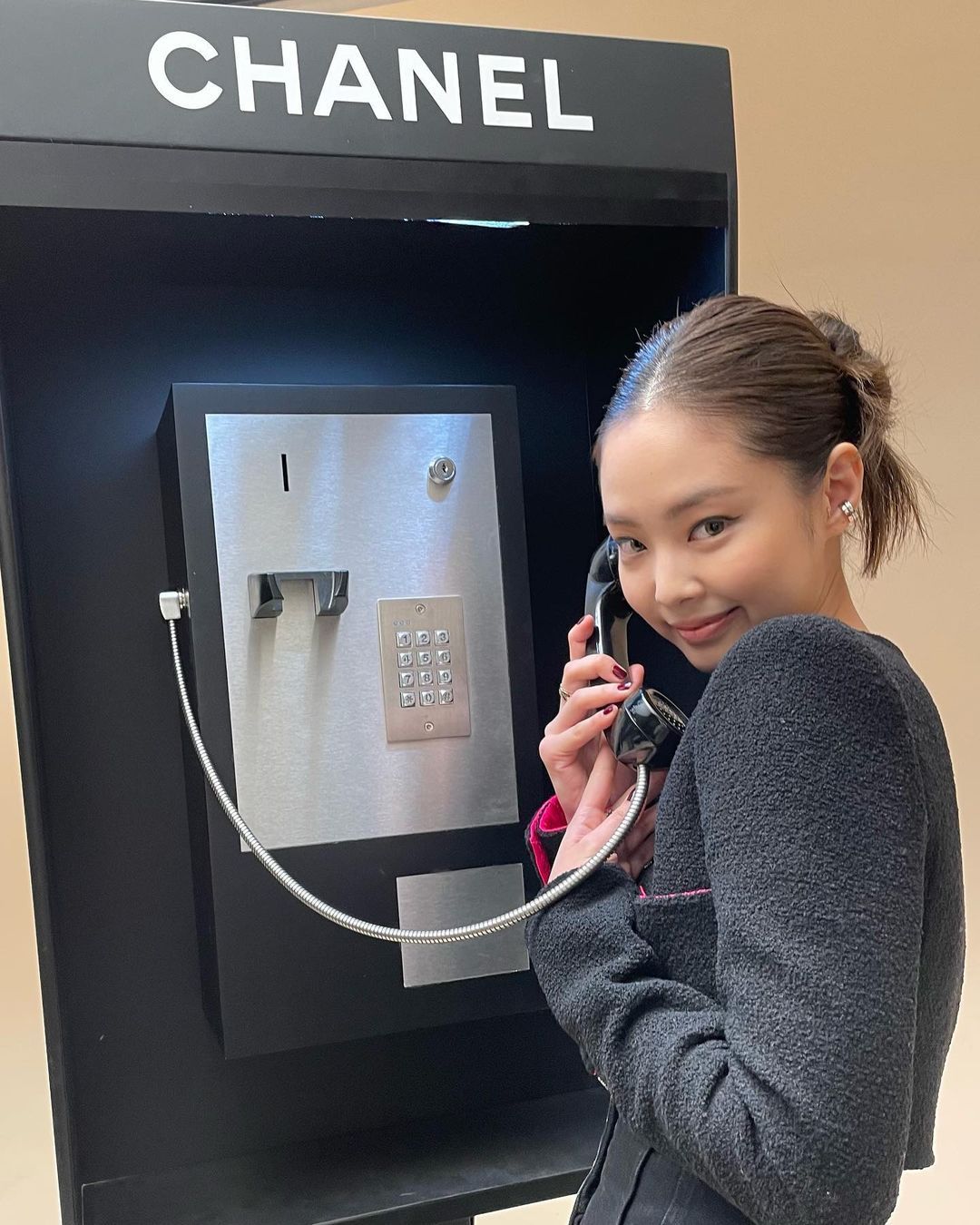 BLACKPINK's Jennie Flaunts Her Tiny Waistline And Flat Stomach In New ...