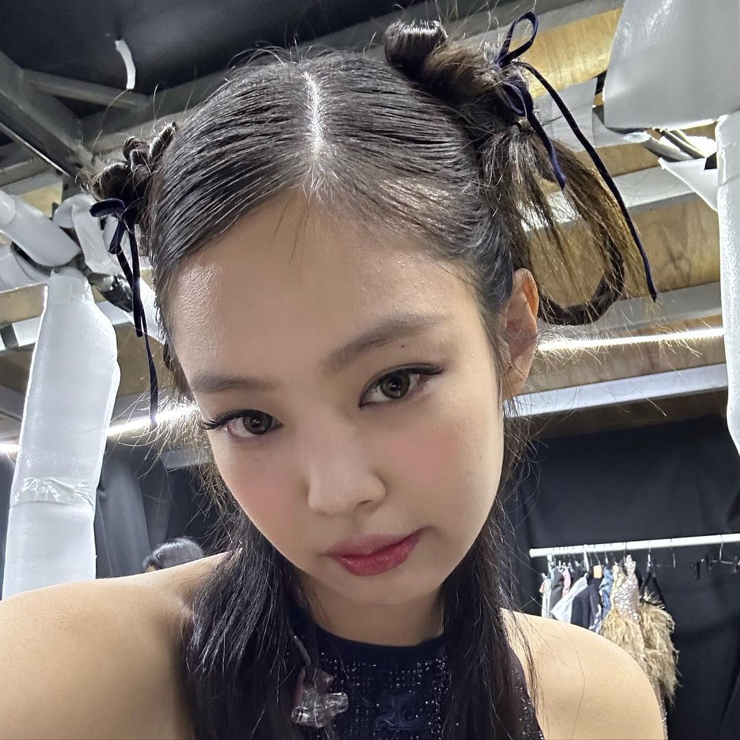 BLACKPINK's Jennie Reduces Facial Swelling With An Extra Step In Her ...