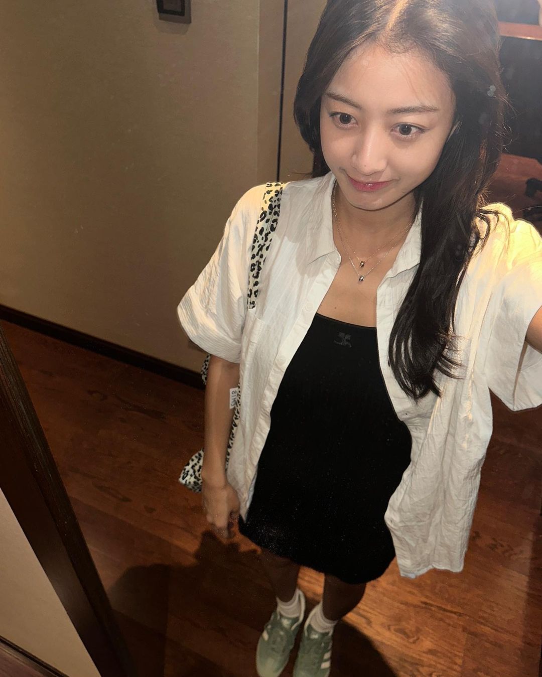 TWICE's Jihyo Stuns Netizens With Newly Released Bikini Photos - Koreaboo