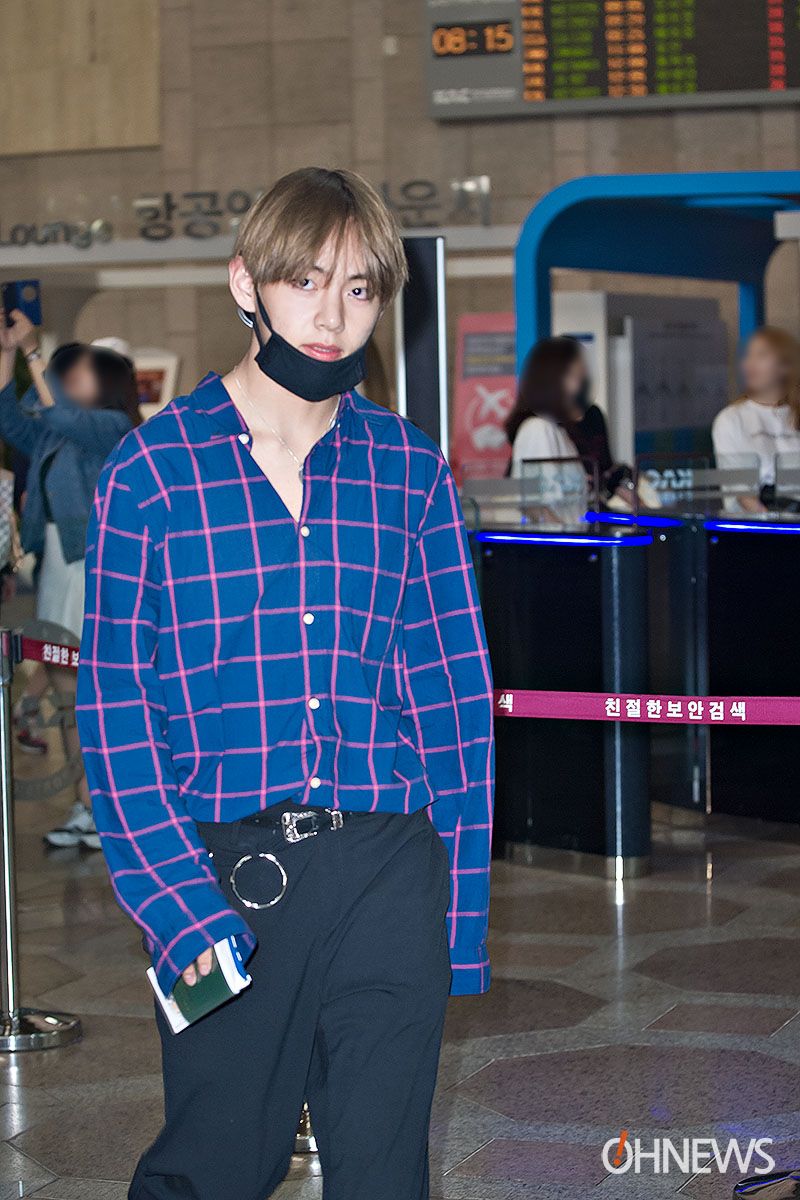 9 Easy And Affordable Ways To Dress Like BTS's V - Koreaboo