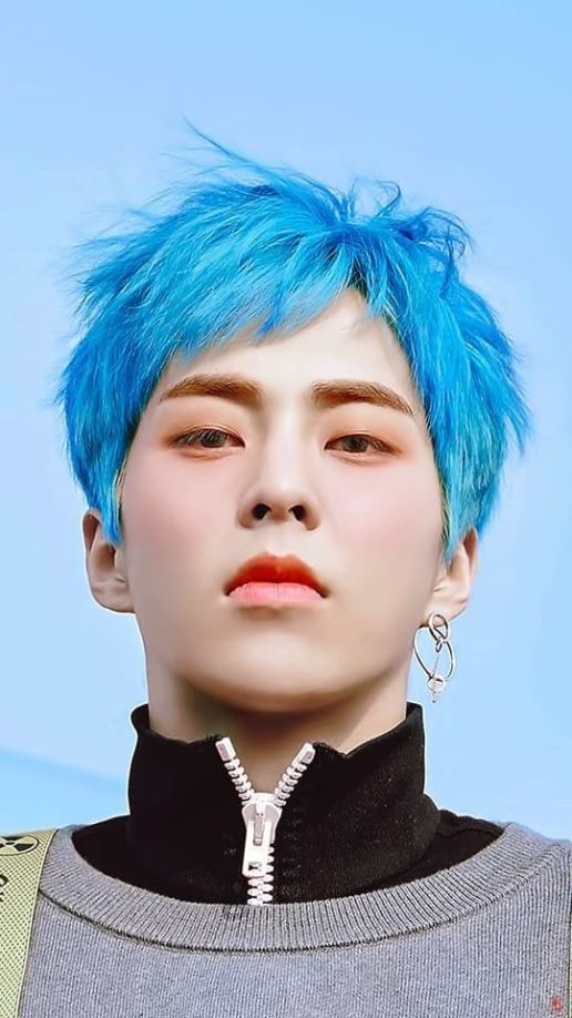 10+ Idols Who Absolutely Crushed The Blue Hair Look - Koreaboo