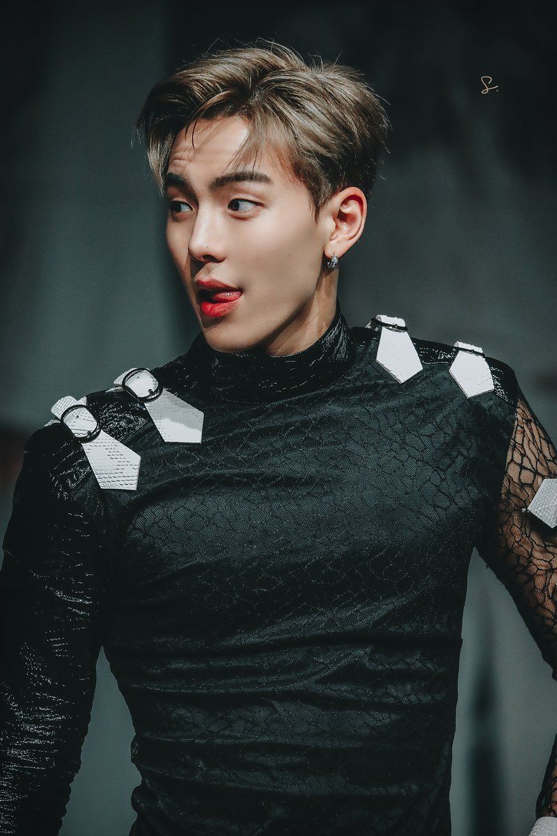 14 Male K-Pop Idols That Have The Sharpest Cheekbones - Koreaboo