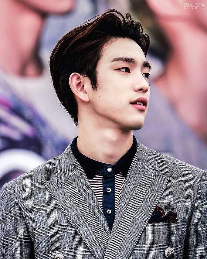 10 Male Idols With The Most Gorgeous Side Profiles - Koreaboo