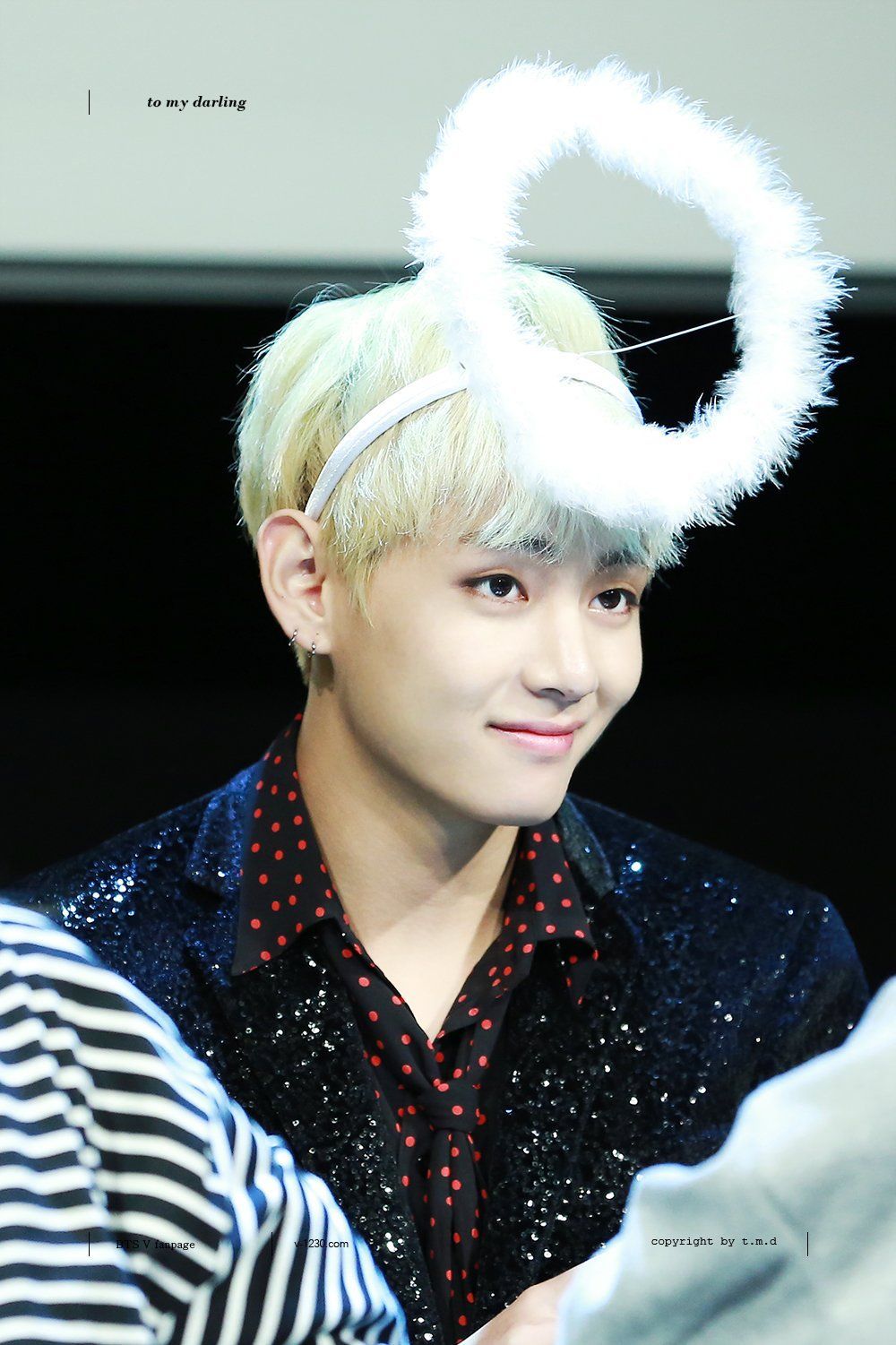 Just 20+ Pictures of BTS's V Smirking And Grinning His Way Into Your ...