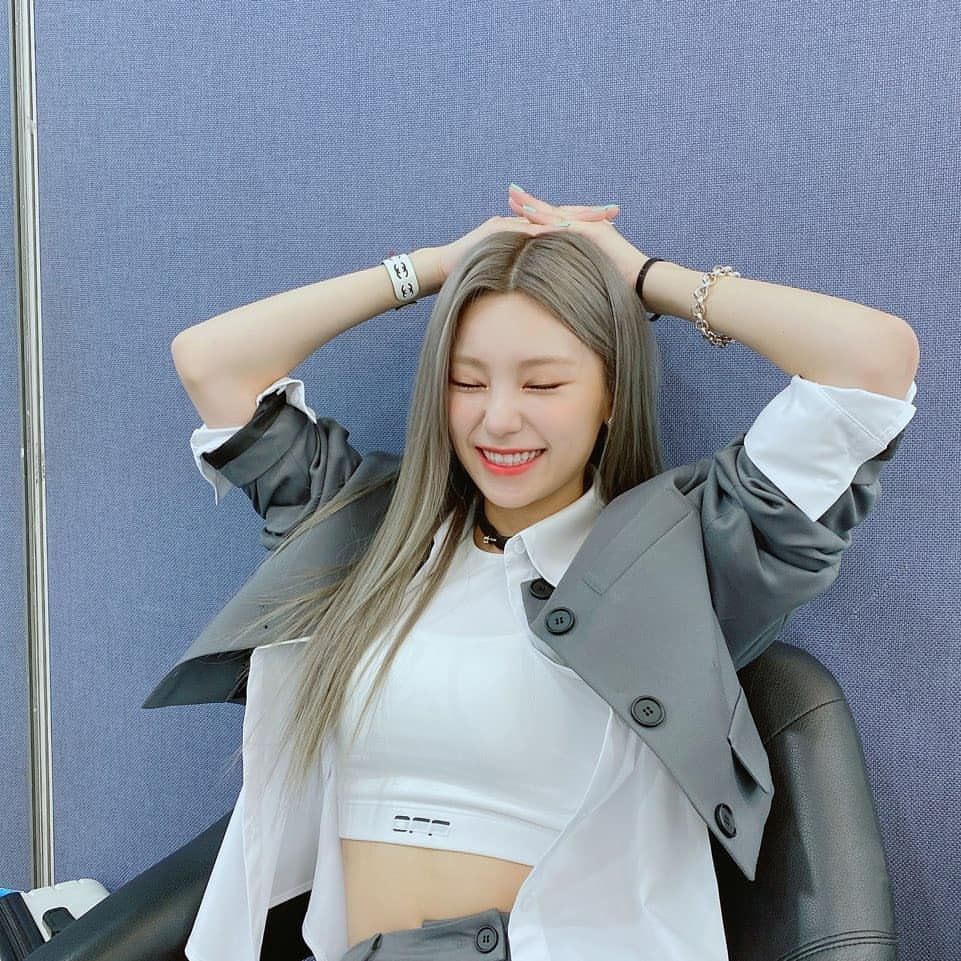 Here's How ITZY's Yeji Changed With Each Era, According To Netizens ...