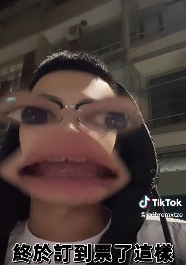 Fanboy Goes Viral For His Unexpected Roller Coaster Experience While ...