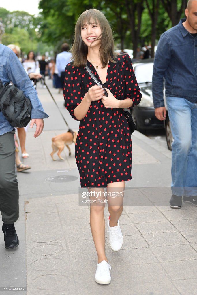 BLACKPINK's Lisa Is A Vision In Black Walking The Streets Of Paris ...