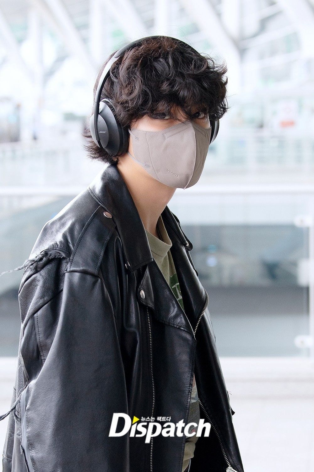 BTS V's Manager Gains Attention From ARMYs Because Of His Visuals And ...