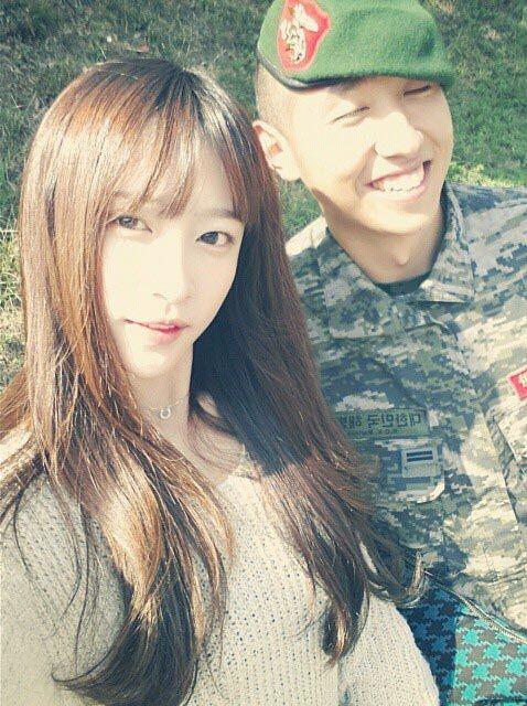 9 Female Idols Who Have Good-Looking Younger Brothers