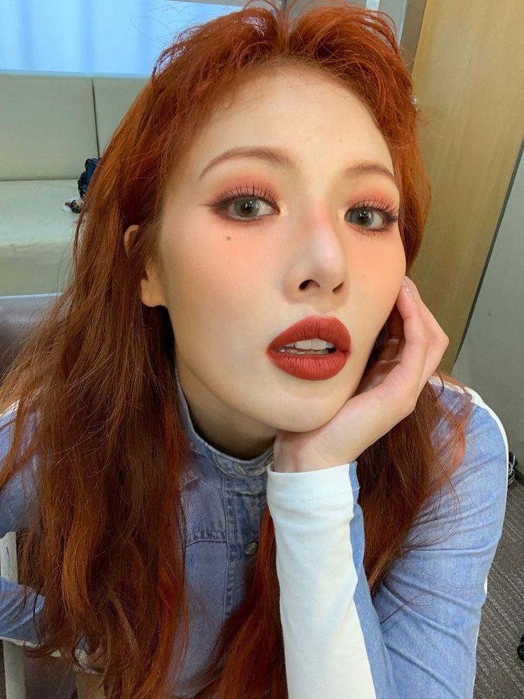 HyunA Looks Completely Different With Soft, Korean Style Makeup And ...