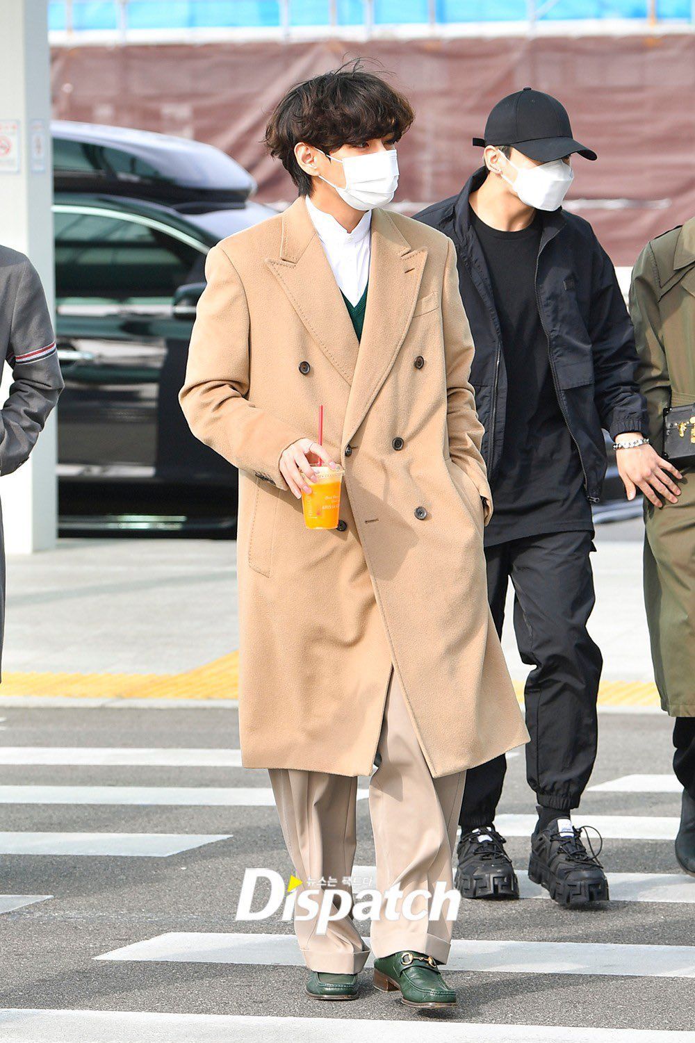 10 Times BTS's V Turned The Airport Into A Runway With His Chic Fashion ...