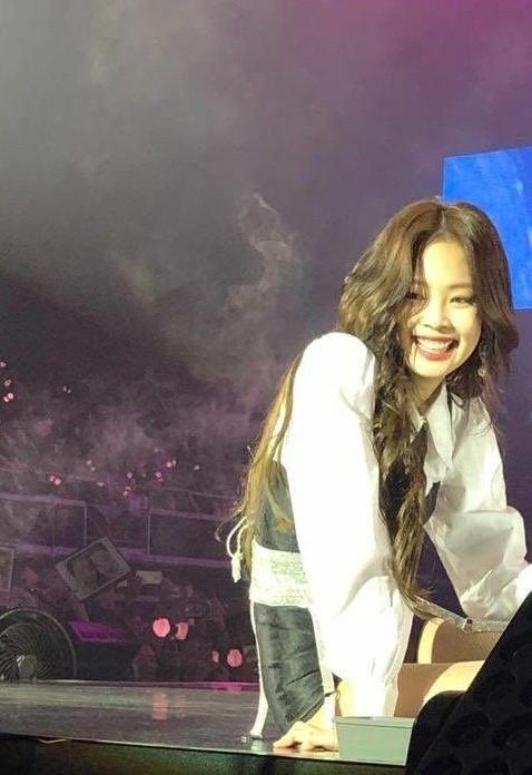 20+ Low Quality Phone Pictures Of BLACKPINK’s Jennie That Prove How ...