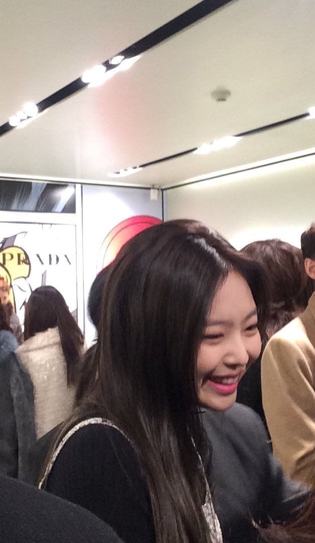 20+ Low Quality Phone Pictures Of BLACKPINK’s Jennie That Prove How ...