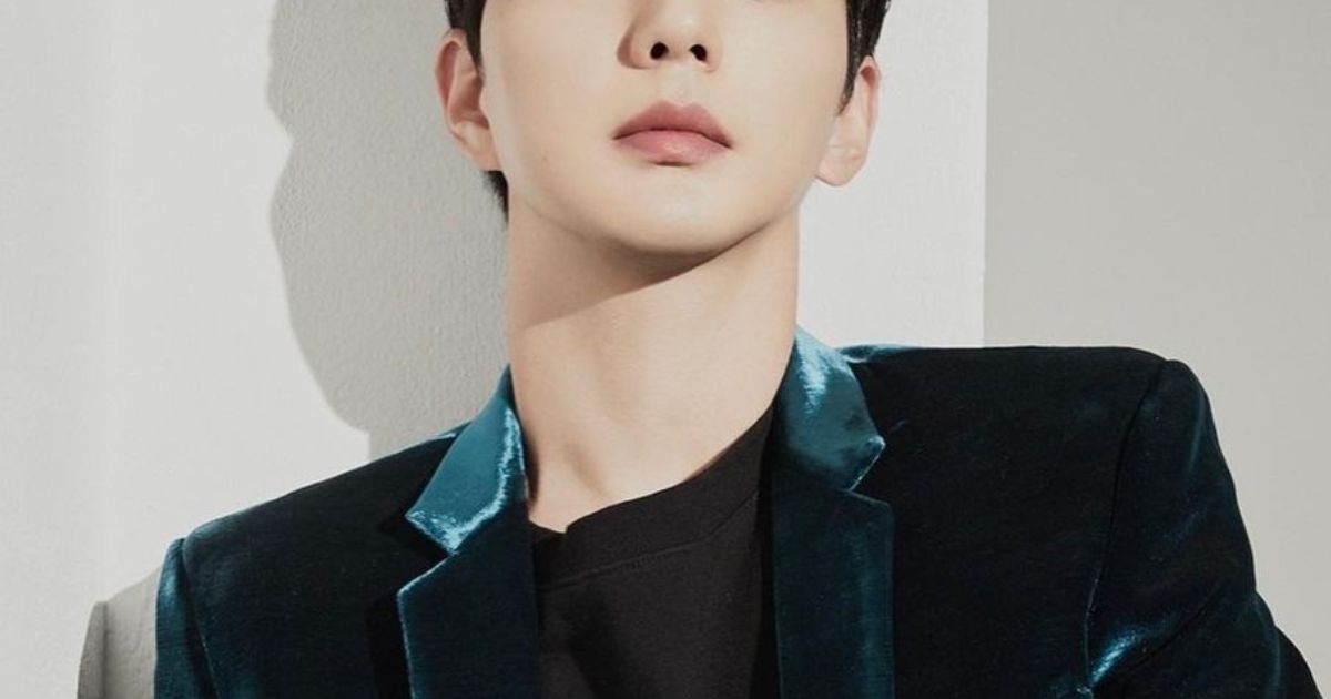 Netizens Are Ecstatic To See A Famous Korean Actor On His First-Ever ...