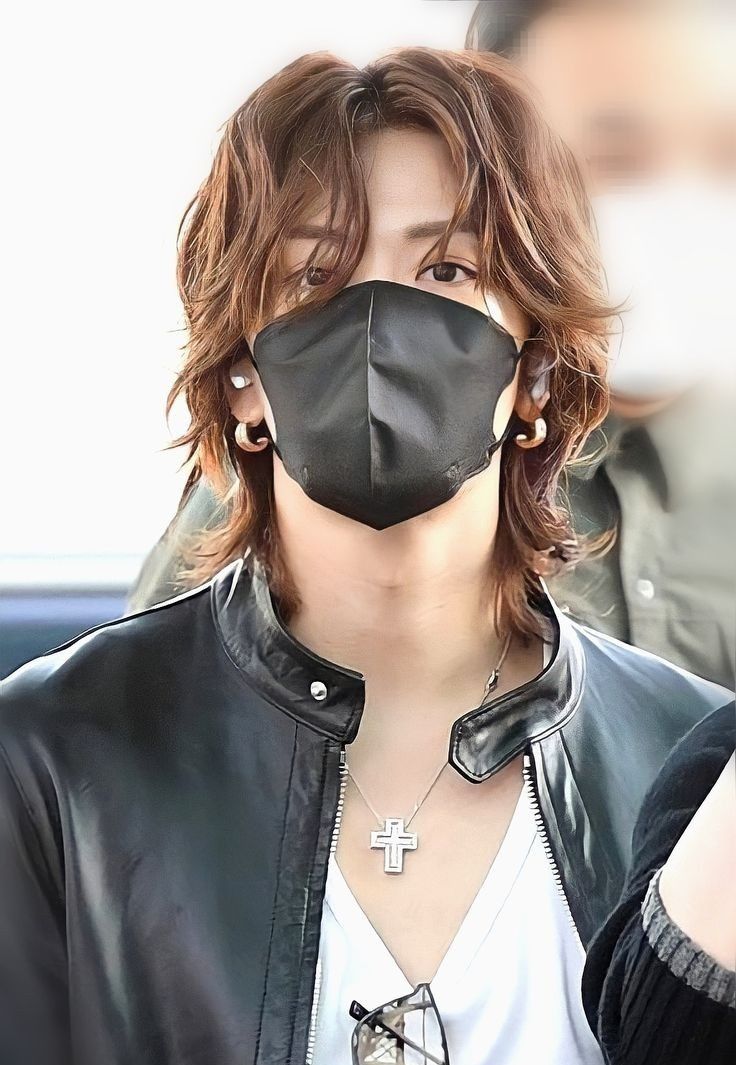 K-Pop Fans Pick The 30 Craziest Idol Airport Photos - Koreaboo