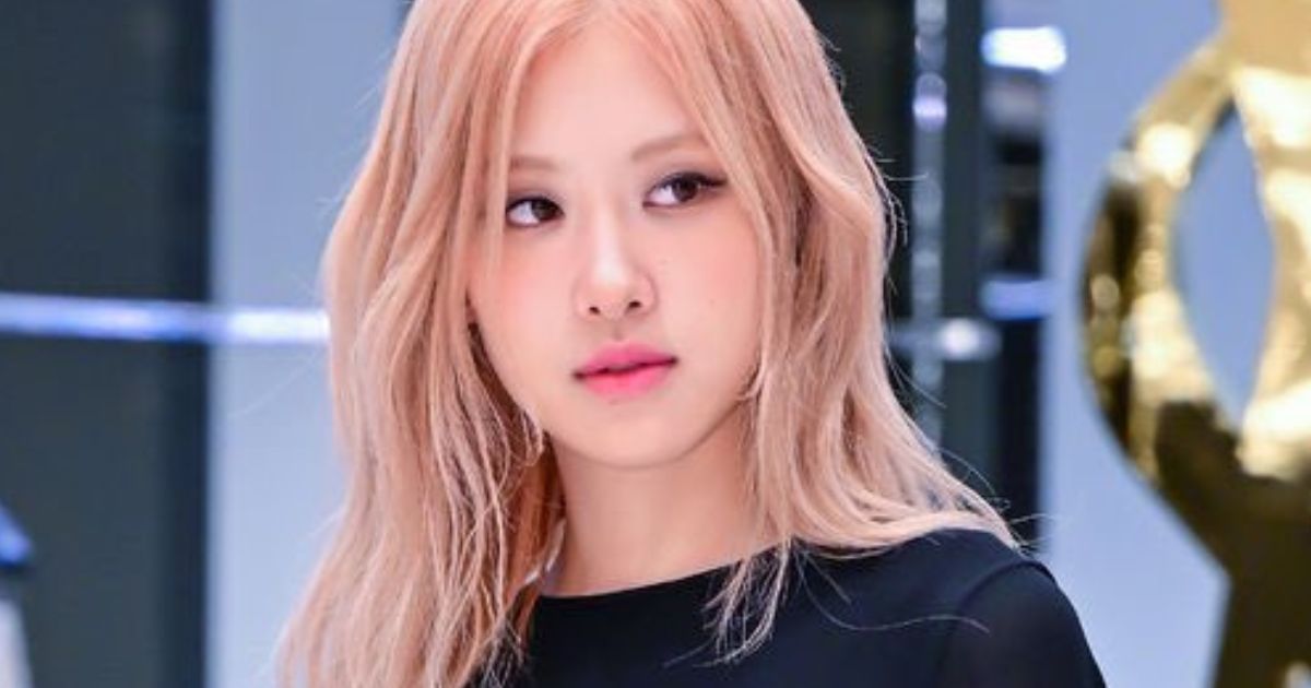 BLACKPINK's Rosé Shows Off Her Tiny Figure At YSL Pop Up Event - Koreaboo