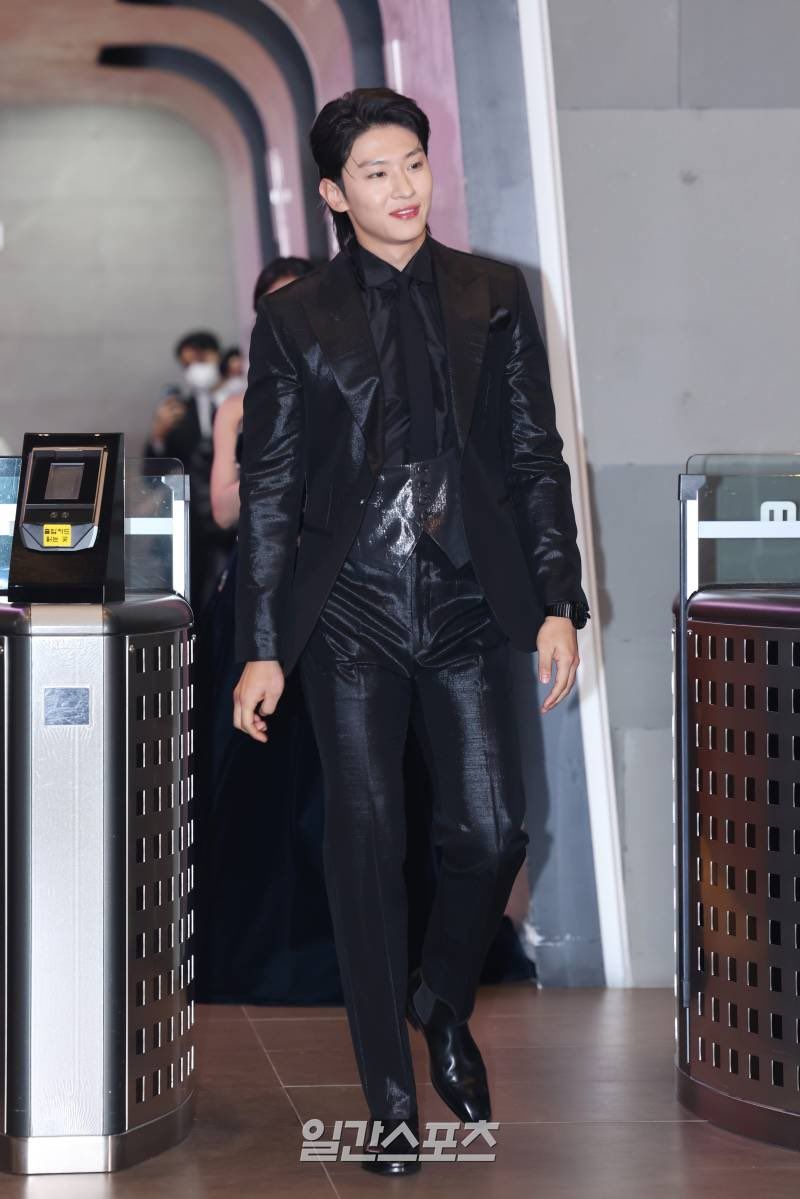 TWICE's Jihyo Stuns In A Sexy Little Black Dress At The "2023 MBC Entertainment Awards" - Koreaboo