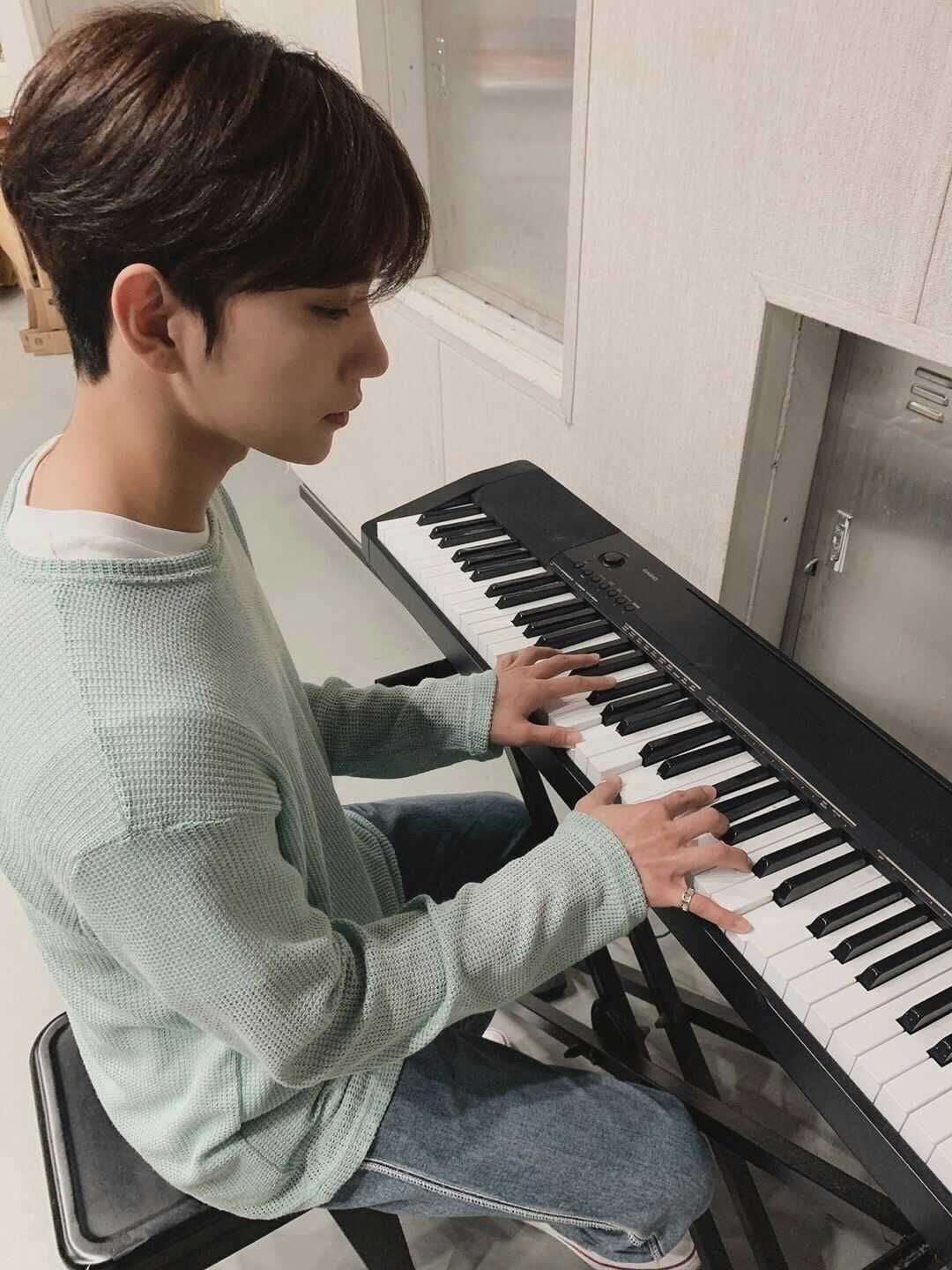 10+ Candid Photos Of SEVENTEEN's Joshua That Scream Boyfriend Material ...