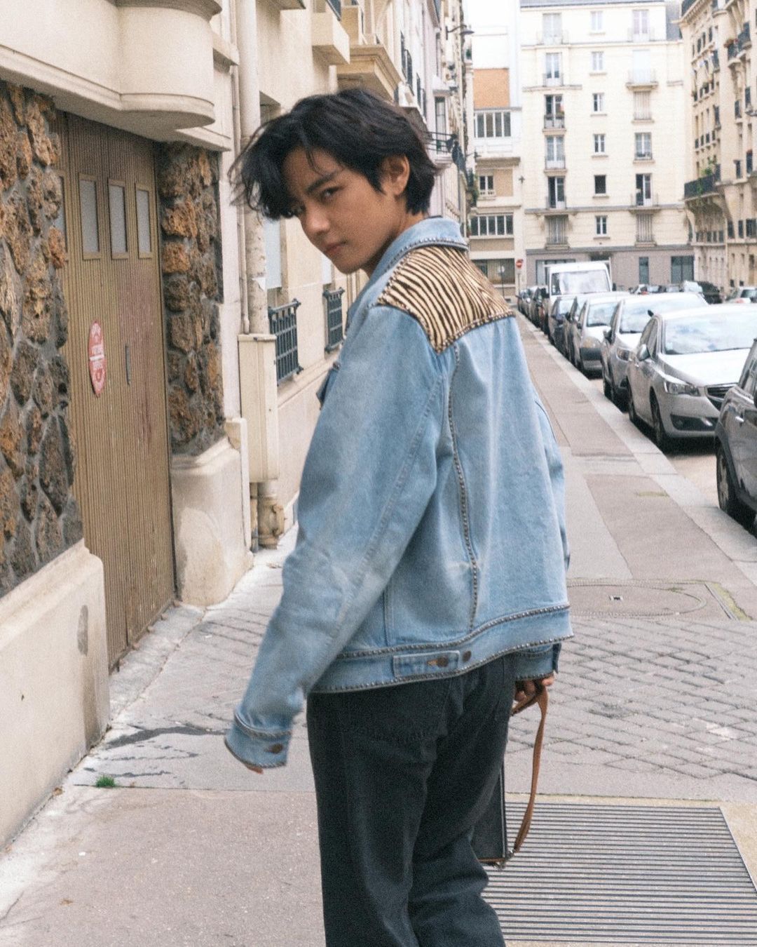 ARMYs Swoon Over BTS V's Beauty In New Instagram Update - Koreaboo