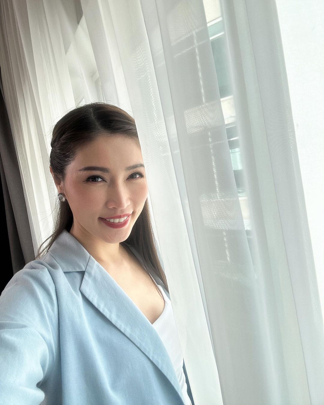 Malaysian Model Amber Chia Suffers Injuries After Falling Down The ...