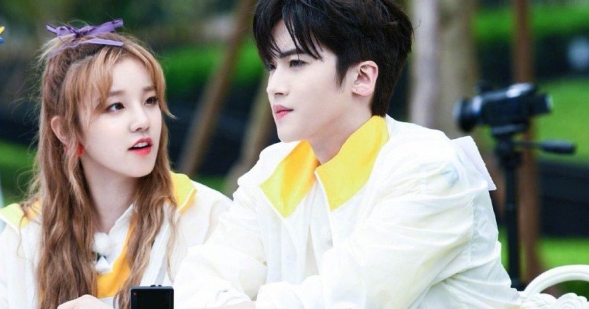 Interactions Between (G)I-DLE's Yuqi And PENTAGON's Yanan During A ...