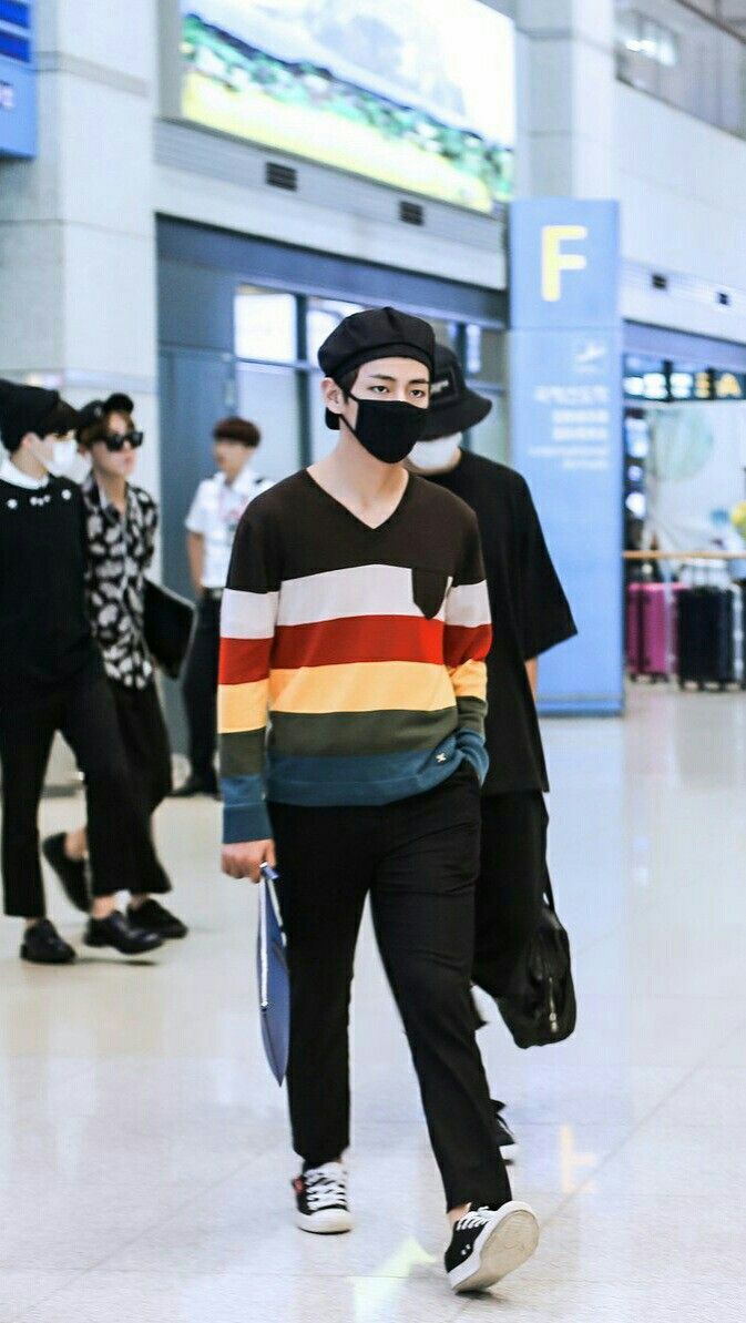 10 Times BTS's V Turned The Airport Into A Runway With His Chic Fashion ...