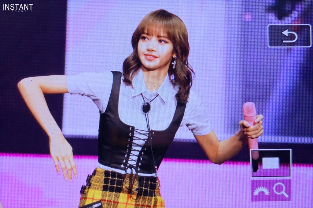 BLACKPINK's Lisa Had Everyone Cheering For Her Because Of This Cute ...