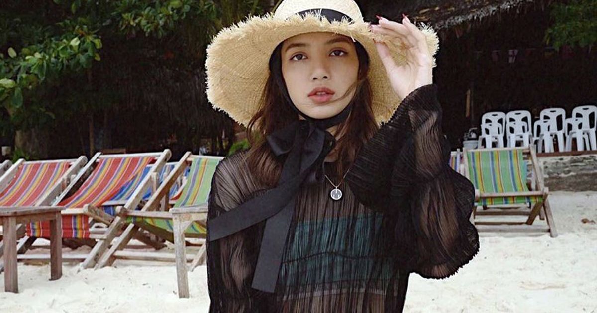 BLACKPINK's Lisa Channels Her Inner Beach Goddess In Vacation Photos ...