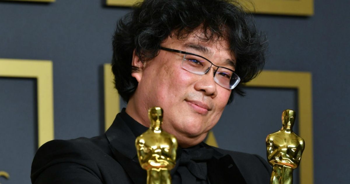 Here Are 5 Awesome Pictures of Bong Joon Ho Being Weird With His Oscars ...