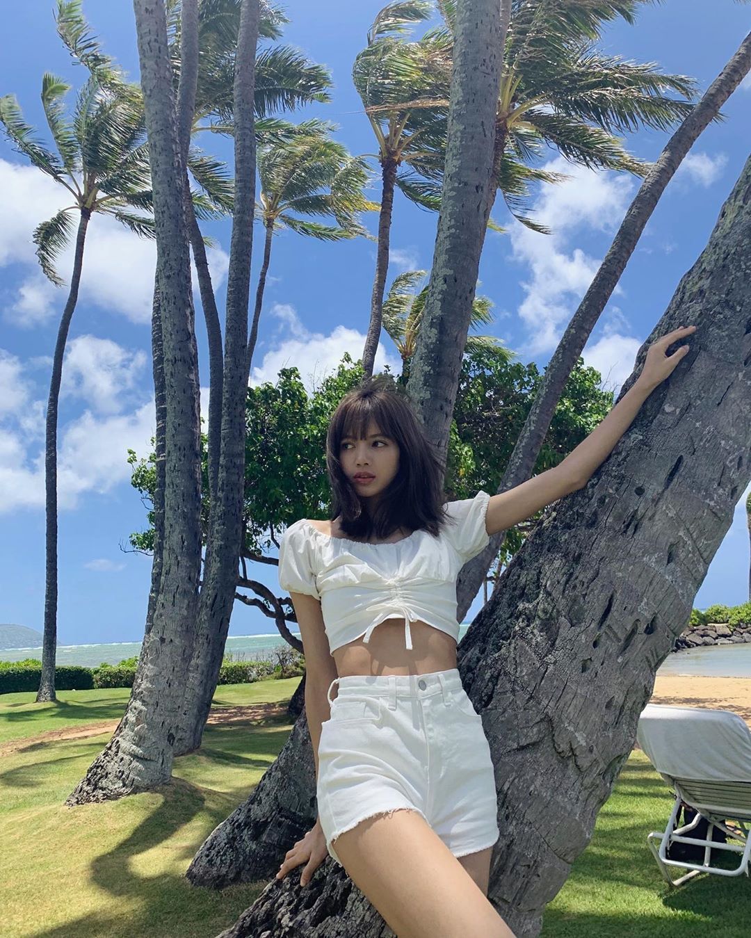 BLACKPINK's Lisa Shows Off Her Long LONG Legs In Latest Instagram ...